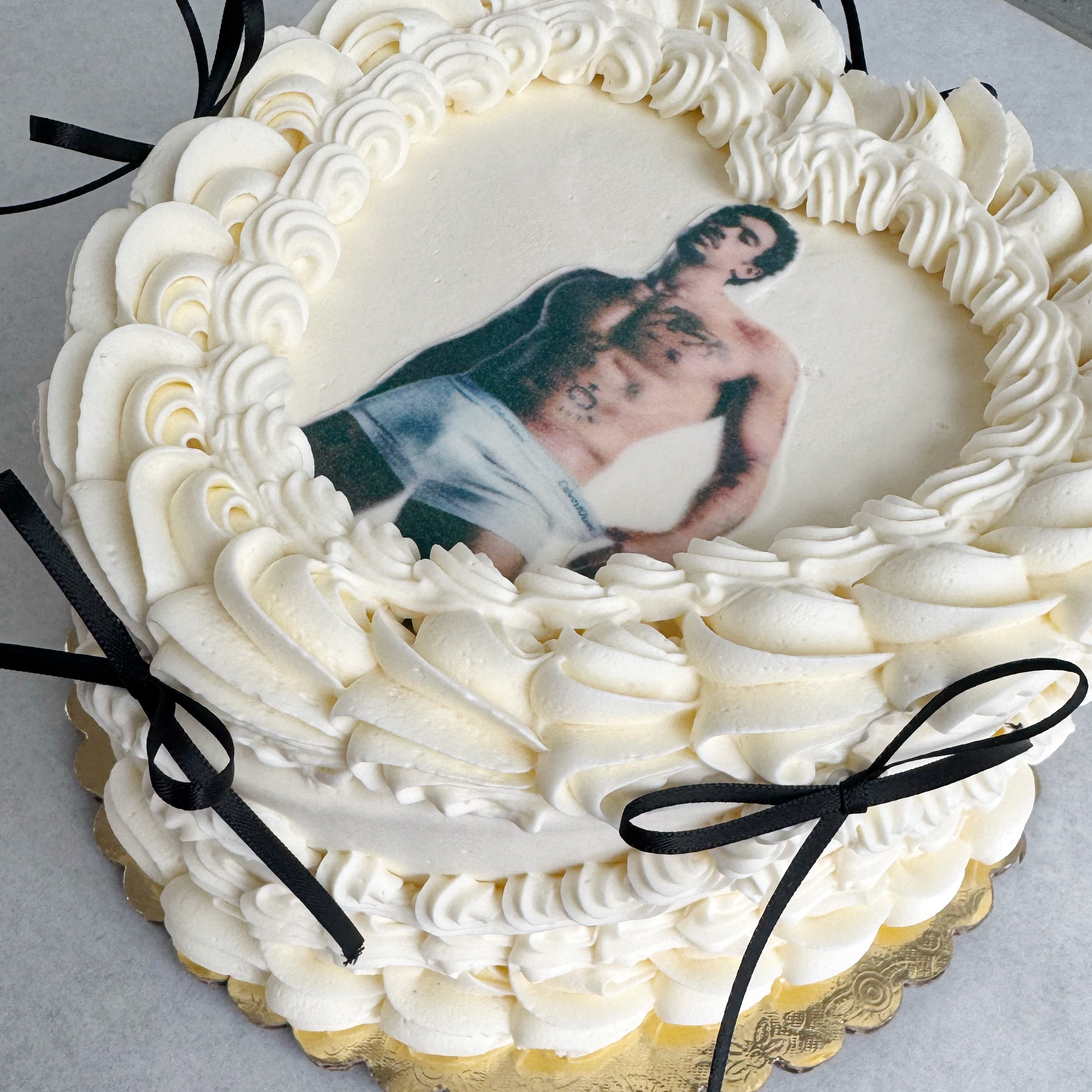 Bad Bunny cake – Wildly Cakes